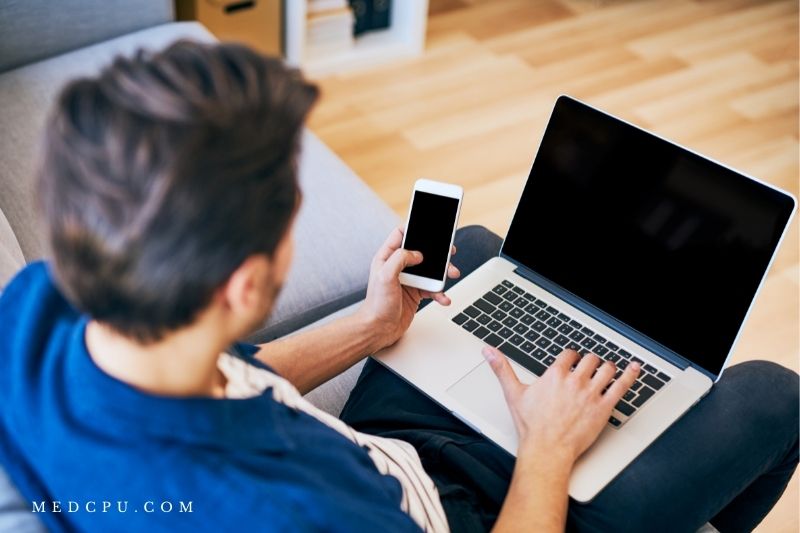 Smartphone Vs Laptop - Which Should You Get? 2022 | MedCPU